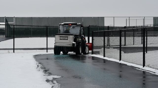 Drop™ 250 & 600 Stainless Steel Drop Spreaders | WESTERN®