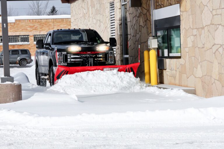 WIDE-OUT™ & XL | Adjustable Winged Snow Plows | WESTERN®