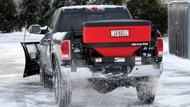 PRO-FLO™ 525 & 900 Broadcast Tailgate Spreaders | WESTERN