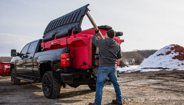 MARAUDER™ Poly Hopper Spreader | WESTERN®