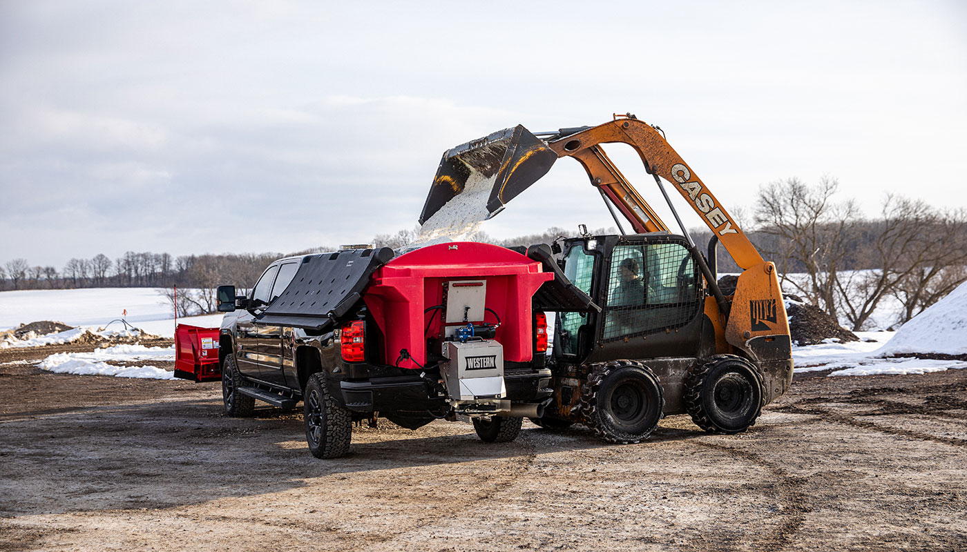 MARAUDER™ Poly Hopper Spreader | WESTERN®